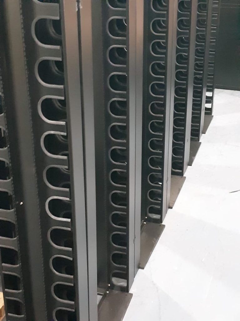 Rack Coluna 44U Com guia de Cabos Verticais - Racks Fks