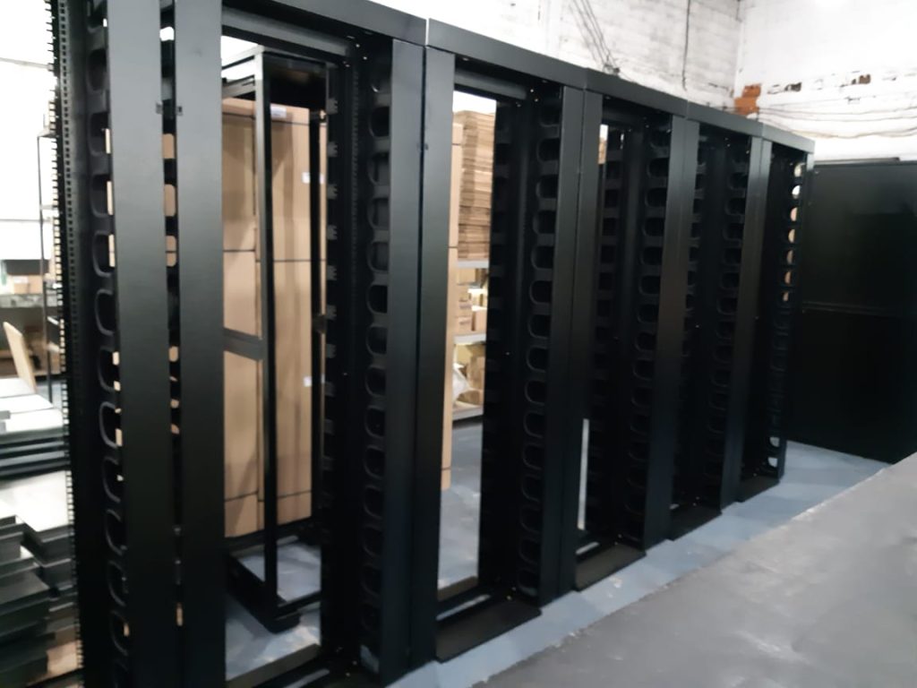 Rack Coluna 44U Com guia de Cabos Verticais - Racks Fks